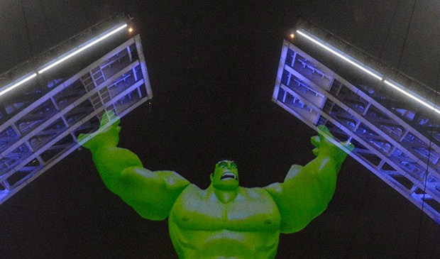 Hulk raises London’s Tower Bridge in Disney Infinity 2.0 promotion ...